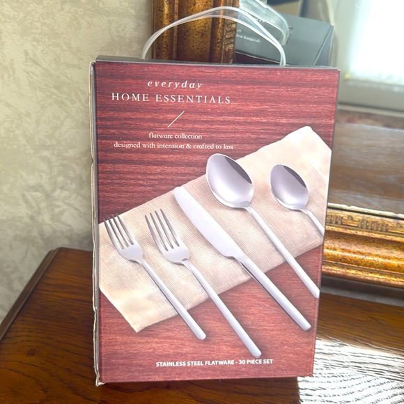 Home Essentials | Dining | New 3 Piece Stainless Steel Flatware Set ...